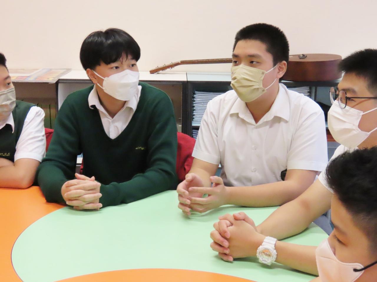 Chat with Mr Dallas 2022-2023 | 天主教伍華中學